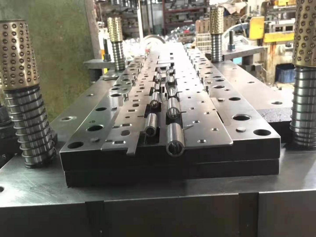 Production of Hinges With Punching Machines - AVIDO
